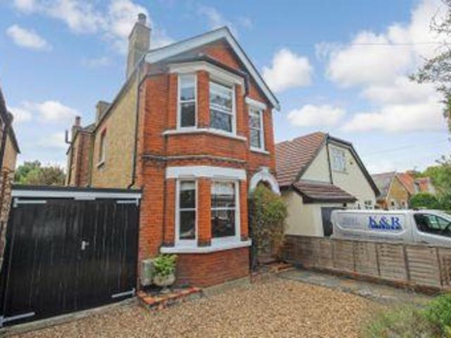 4 Bedrooms for sale in Tudor Road, Hampton TW12
