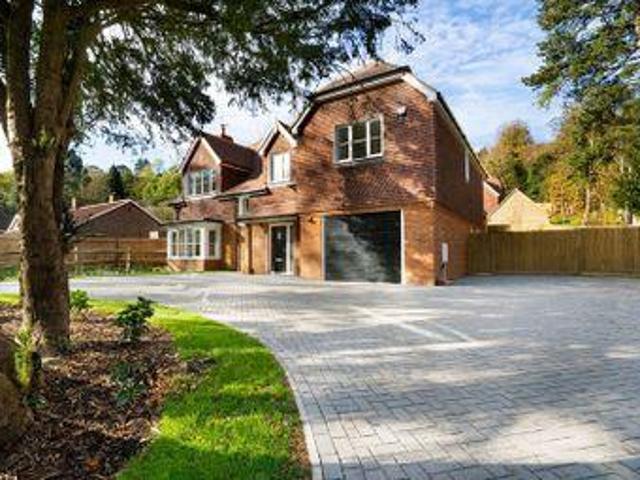 4 Bedrooms for sale in Welcomes Road, Kenley CR8