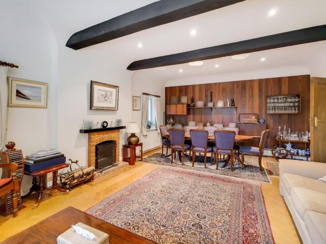 4 Bedrooms House detached for Rent in Canons Drive | Foxtons
