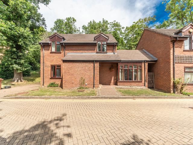 4 Bedrooms House detached for Rent in Harrow Fields Gardens | Foxtons