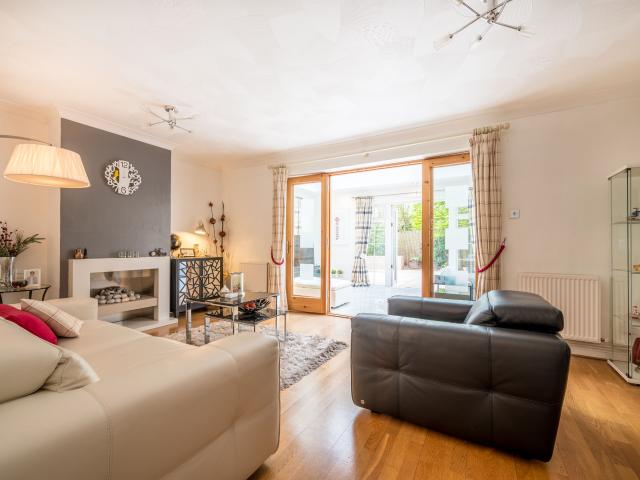 4 Bedrooms House detached for Rent in London Road | Foxtons