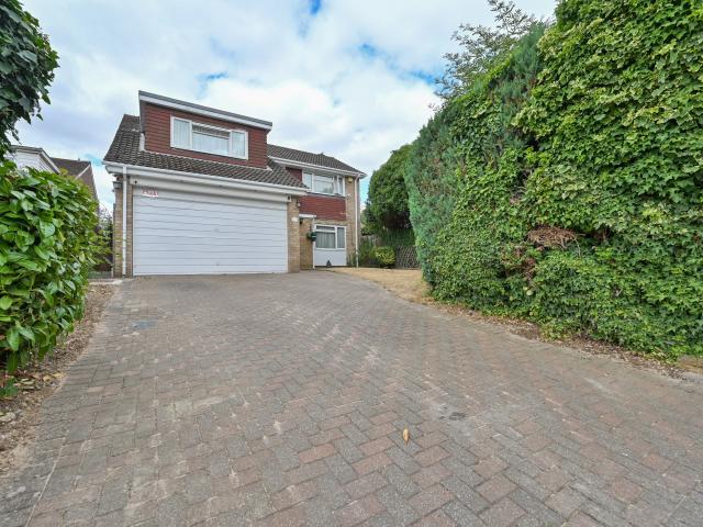 4 Bedrooms House detached for Rent in Woodland Close, HP1 | Foxtons