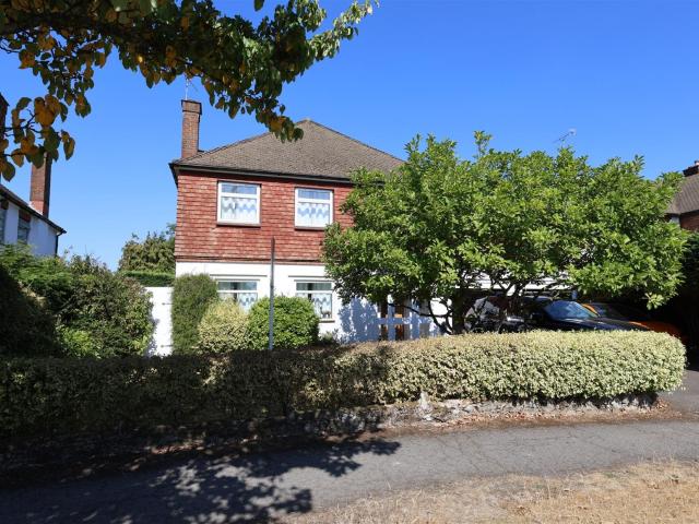 4 Bedrooms House Detached To Let