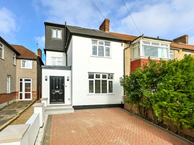 4 Bedrooms House end of terrace for Rent in Amberwood Rise | Foxtons