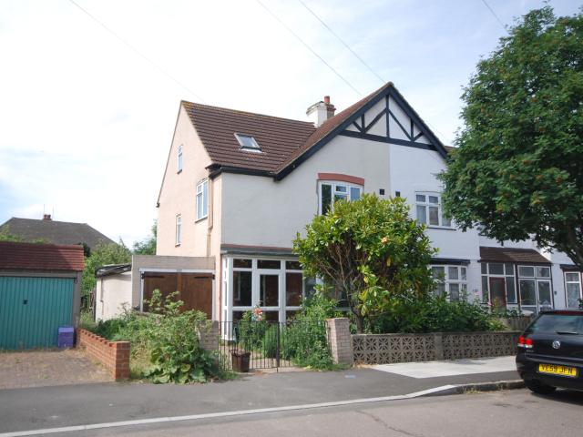 5 Bedrooms House semi detached for Rent in Byron Avenue | Foxtons