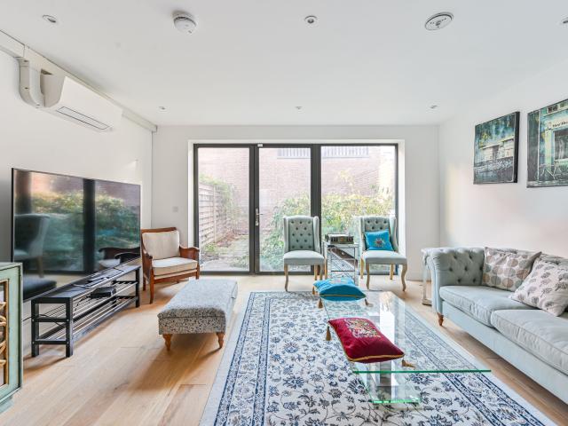 4 Bedrooms House end of terrace for Rent in Rennie Street | Foxtons