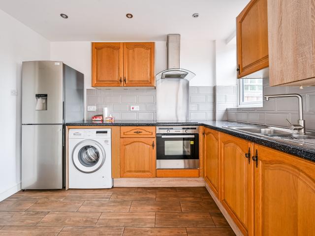 4 Bedrooms House for Rent in Davern Close | Foxtons