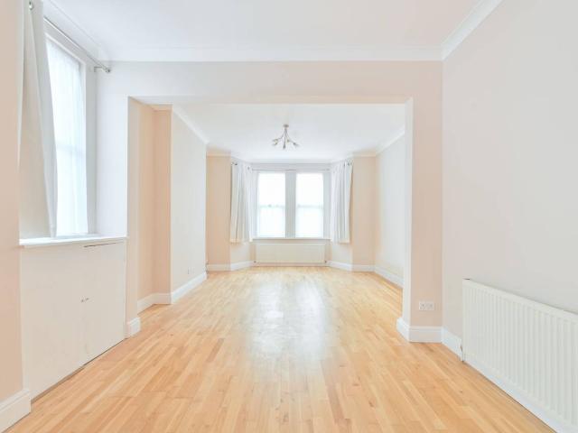 4 Bedrooms House for Rent in Kingsley Avenue | Foxtons
