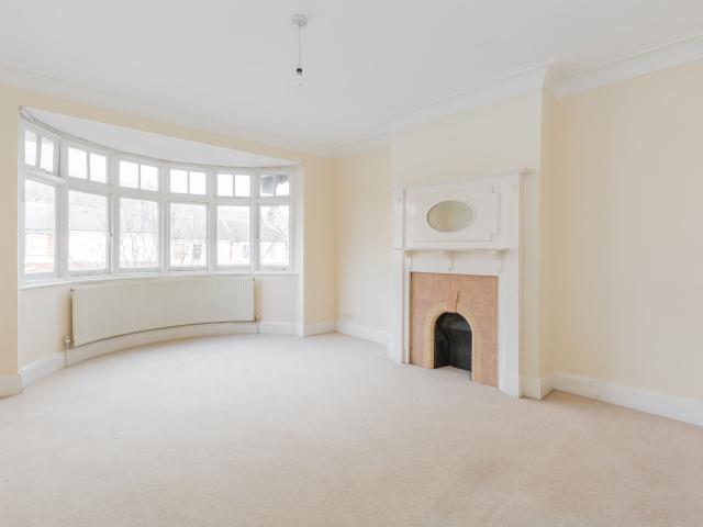4 Bedrooms House for Rent in Priory Gardens | Foxtons