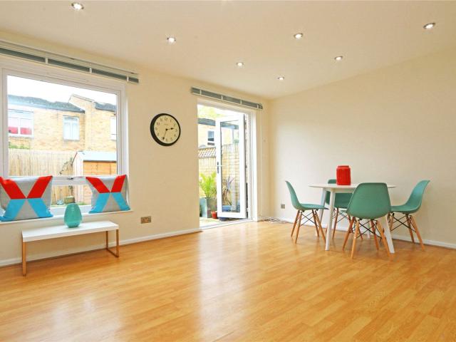 4 Bedrooms House for Rent in Wynter Street | Foxtons