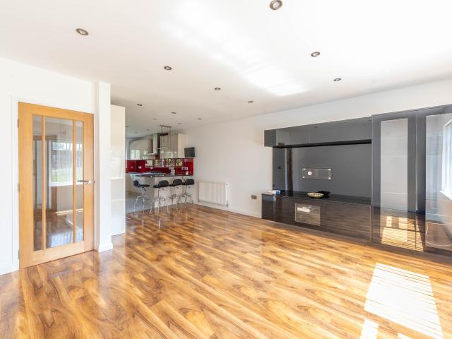 4 Bedrooms House for Rent in Wrenwood Way | Foxtons