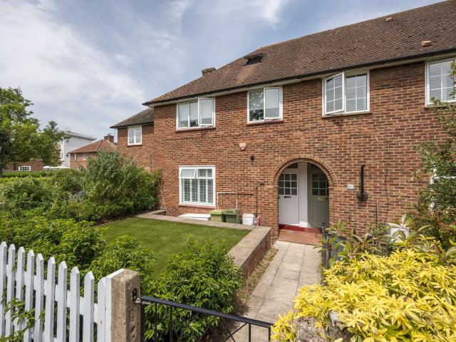 4 Bedrooms House semi detached for Rent in Crestway | Foxtons