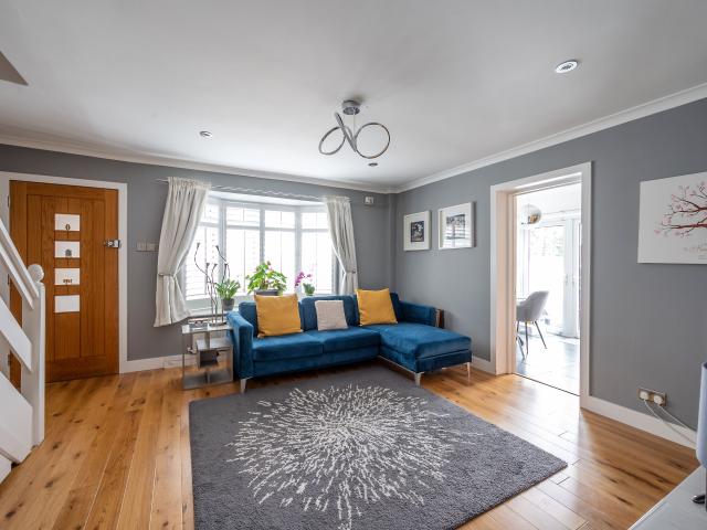 4 Bedrooms House semi detached for Rent in Hartfield Crescent | Foxtons