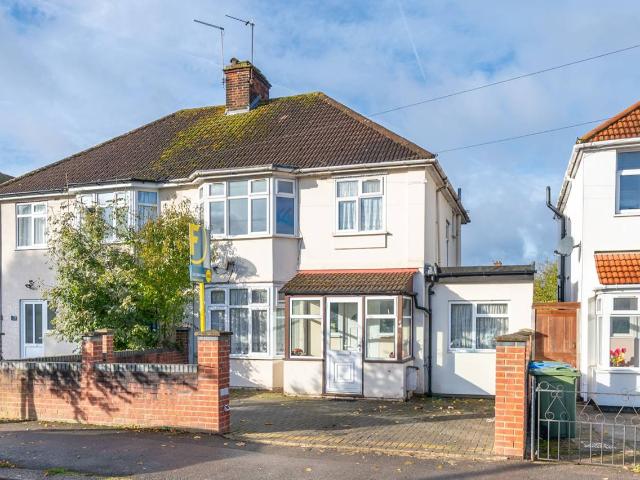 4 Bedrooms House semi detached for Rent in Norton Road | Foxtons