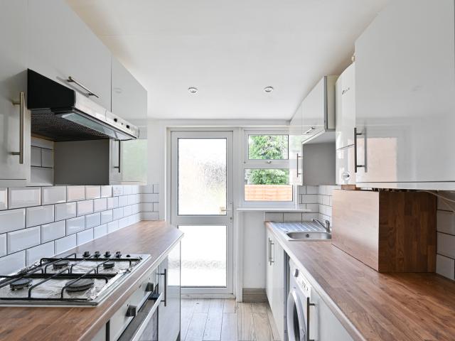 4 Bedrooms House semi detached for Rent in St Barnabas Road | Foxtons