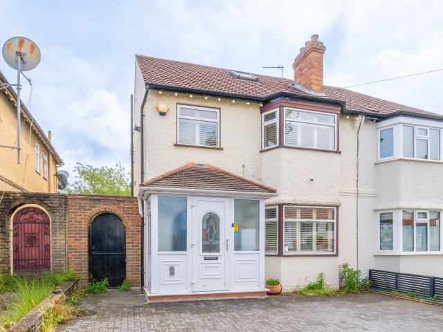 4 Bedrooms House semi detached for Rent in Poplar Road | Foxtons