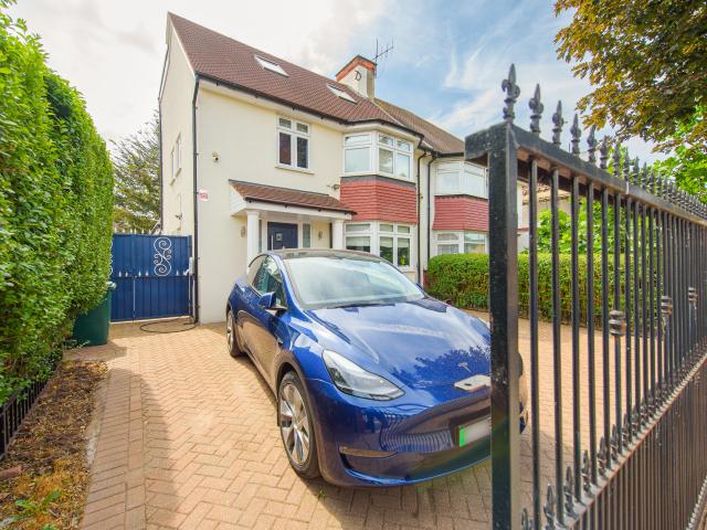 4 Bedrooms House semi detached for Rent in The Vale | Foxtons