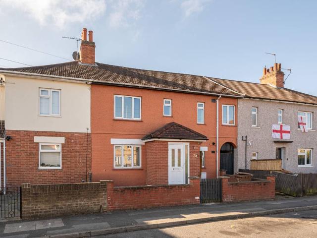 4 Bedrooms House terraced for Rent in Mount Road | Foxtons