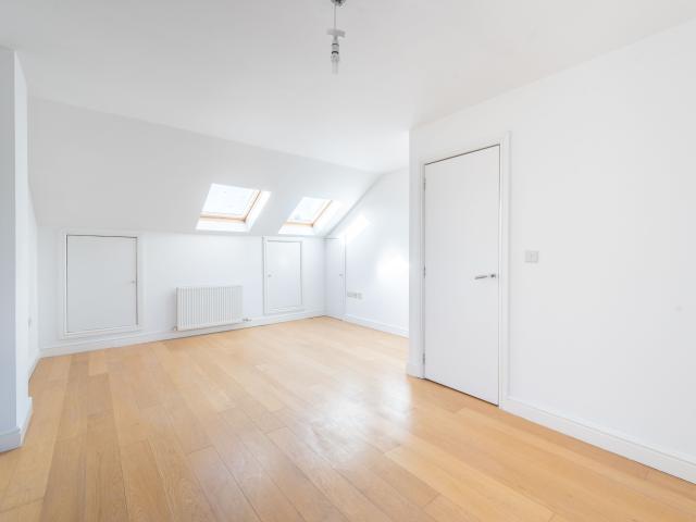 4 Bedrooms House terraced for Rent in Ashbourne Road | Foxtons