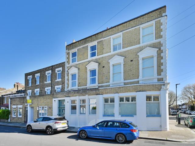 4 Bedrooms House terraced for Rent in Duke Road | Foxtons