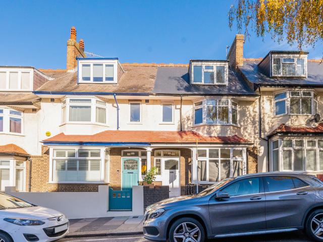 4 Bedrooms House terraced for Rent in Hillbrook Road | Foxtons
