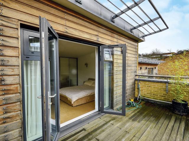 4 Bedrooms House terraced for Rent in Woodland Crescent | Foxtons