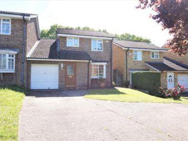 4 Bedrooms Link detached house for rent in Victoria Avenue, South Croydon CR2