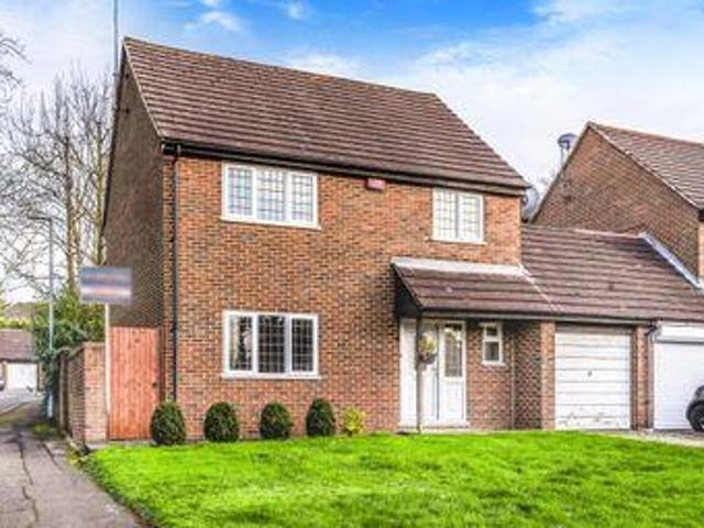 4 Bedrooms Link detached house for sale in Bayhurst Drive, Northwood HA6