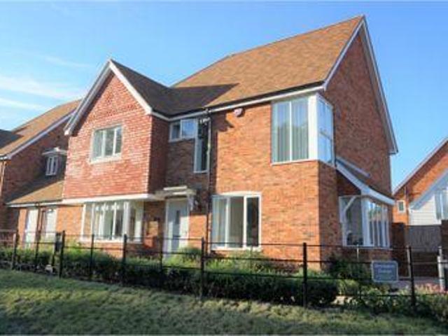 4 Bedrooms Link detached house for sale in Blaxland Grange, Sittingbourne ME9