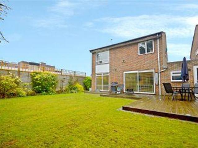4 Bedrooms Link detached house for sale in Waldegrove, Croydon CR0