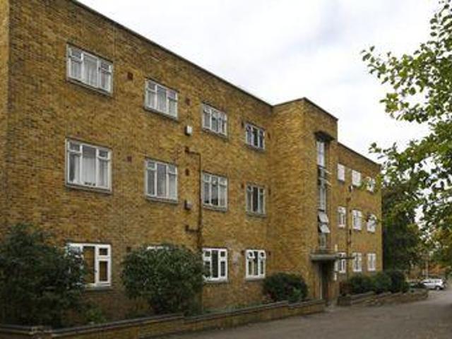 4 Bedrooms Parking/garage for rent in Jebb Avenue, London SW2