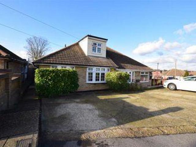4 Bedrooms Semi detached bungalow for sale in Lampits Hill, Corringham, Essex SS17