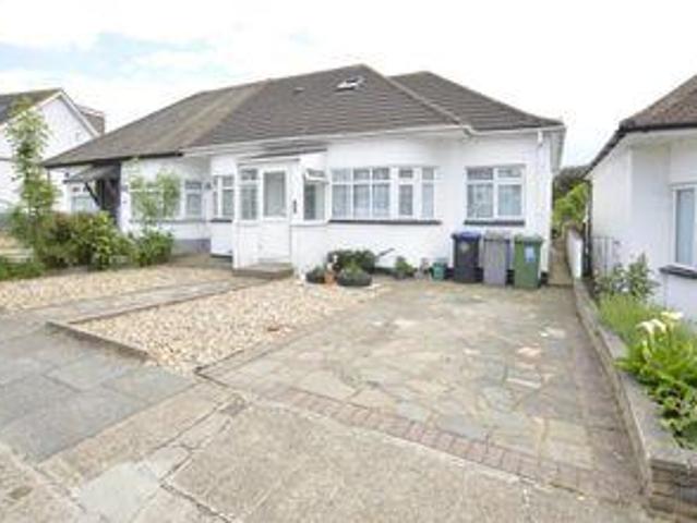 4 Bedrooms Semi detached bungalow for sale in Parkfields Avenue, London NW9