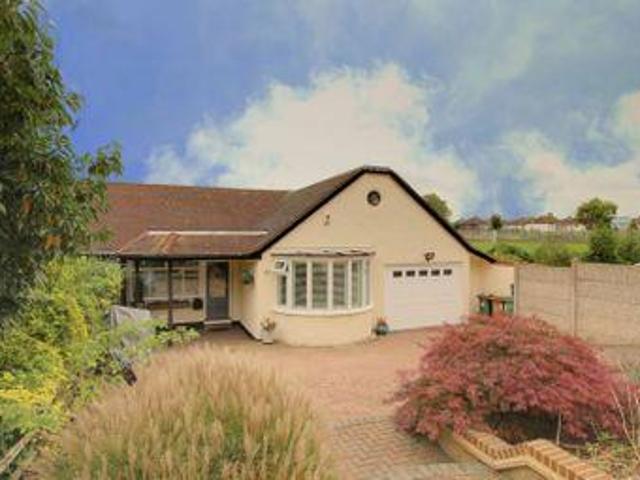 4 Bedrooms Semi detached bungalow for sale in Plough Lane, Wallington SM6
