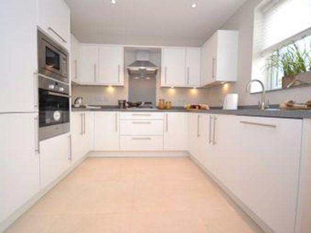 4 Bedrooms Semi detached house for rent in Carter Close, Barnet EN5