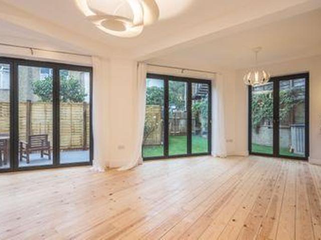 4 Bedrooms Semi detached house for rent in Chandos Avenue, London W5