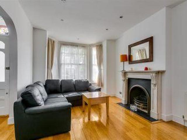 4 Bedrooms Semi detached house for rent in Chatsworth Gardens, London W3