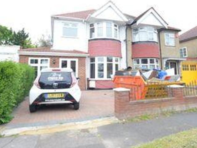 4 Bedrooms Semi detached house for rent in Chester Drive, Chester Drive, Harrow HA2