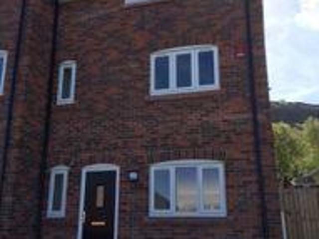 4 Bedrooms Semi detached house for rent in Chester Road, Helsby, Frodsham WA6