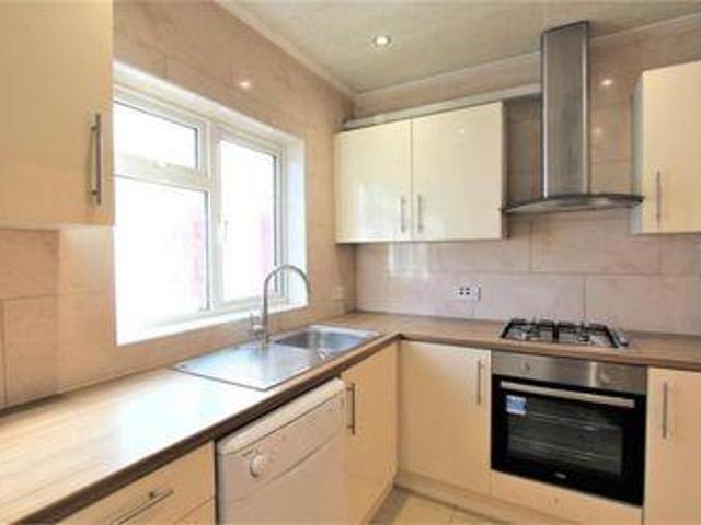 4 Bedrooms Semi detached house for rent in Abbott Sdrive, Wembley HA0