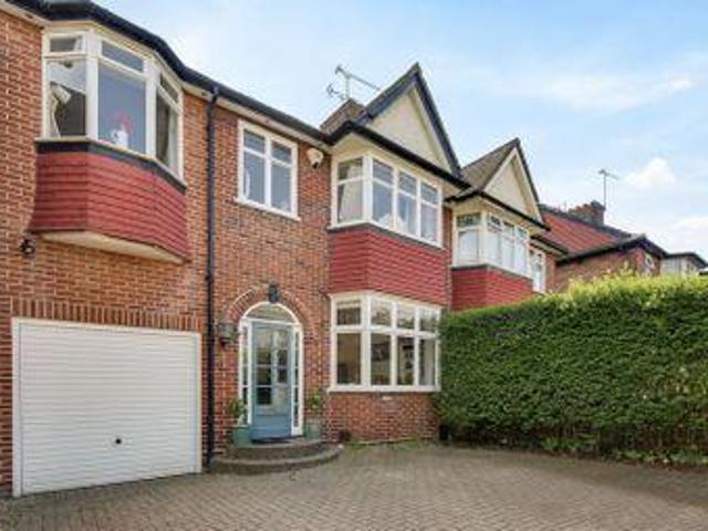 4 Bedrooms Semi detached house for rent in Abbotsford Gardens, Woodford Green IG8