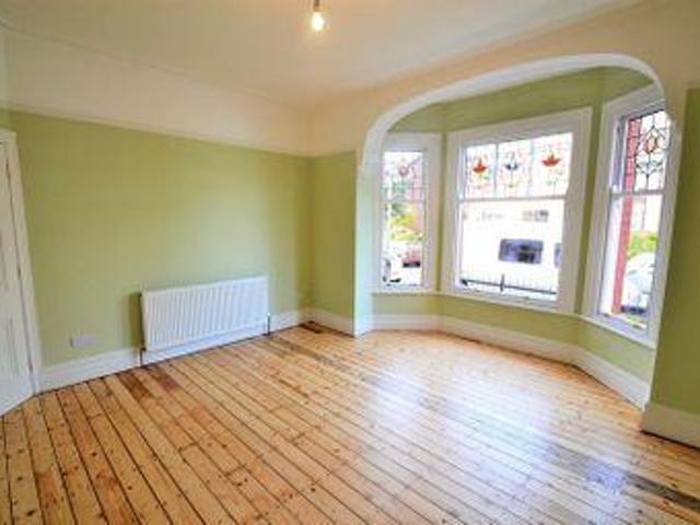 4 Bedrooms Semi detached house for rent in Acresfield Road, Salford M6