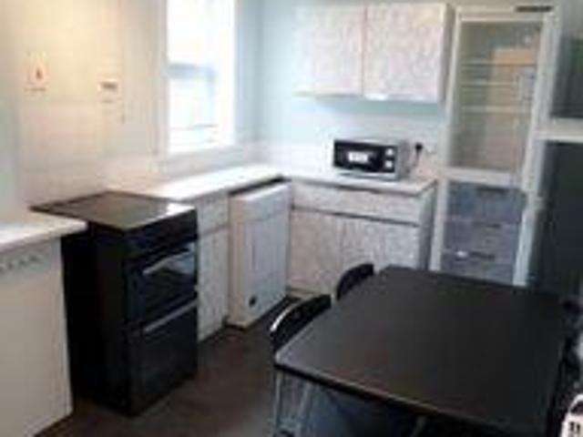 4 Bedrooms Semi detached house for rent in Alcuin Avenue, York YO10