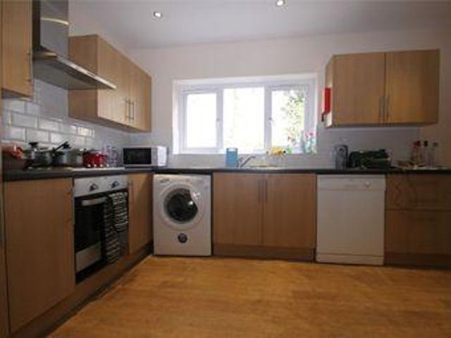 4 Bedrooms Semi detached house for rent in Appletree Avenue, West Drayton, Middlesex UB7