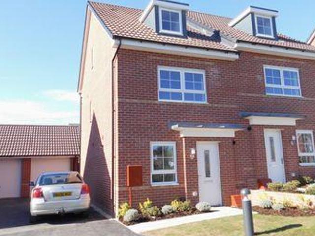 4 Bedrooms Semi detached house for rent in Ashcott Avenue, Leicester LE4