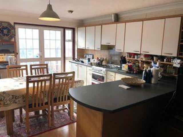4 Bedrooms Semi detached house for rent in Ashford Avenue, Hayes UB4