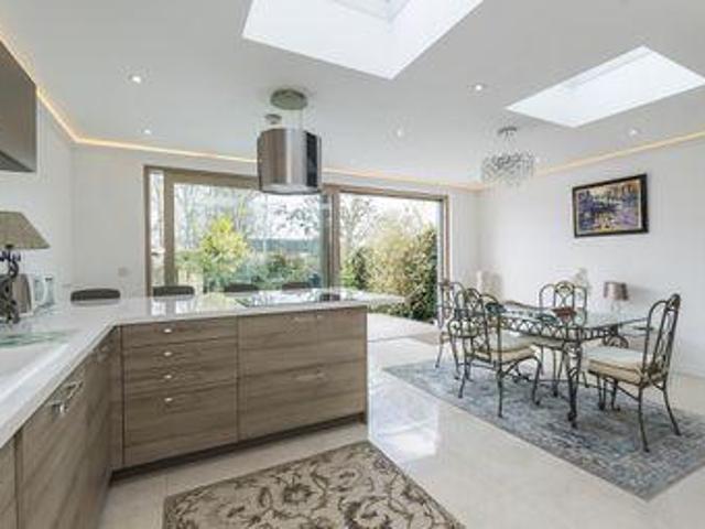 4 Bedrooms Semi detached house for rent in Aylward Road, London SW20