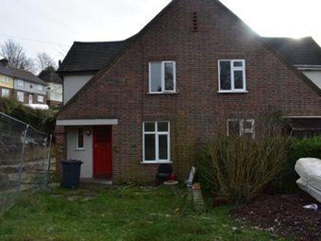 4 Bedrooms Semi detached house for rent in Bowerdean Road, High Wycombe HP13