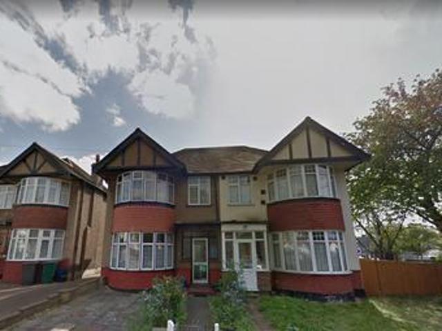 4 Bedrooms Semi detached house for rent in Barford Close, Hendon, London NW4