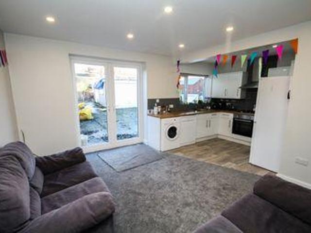 4 Bedrooms Semi detached house for rent in Brudenell Road, Hyde Park, Leeds LS6
